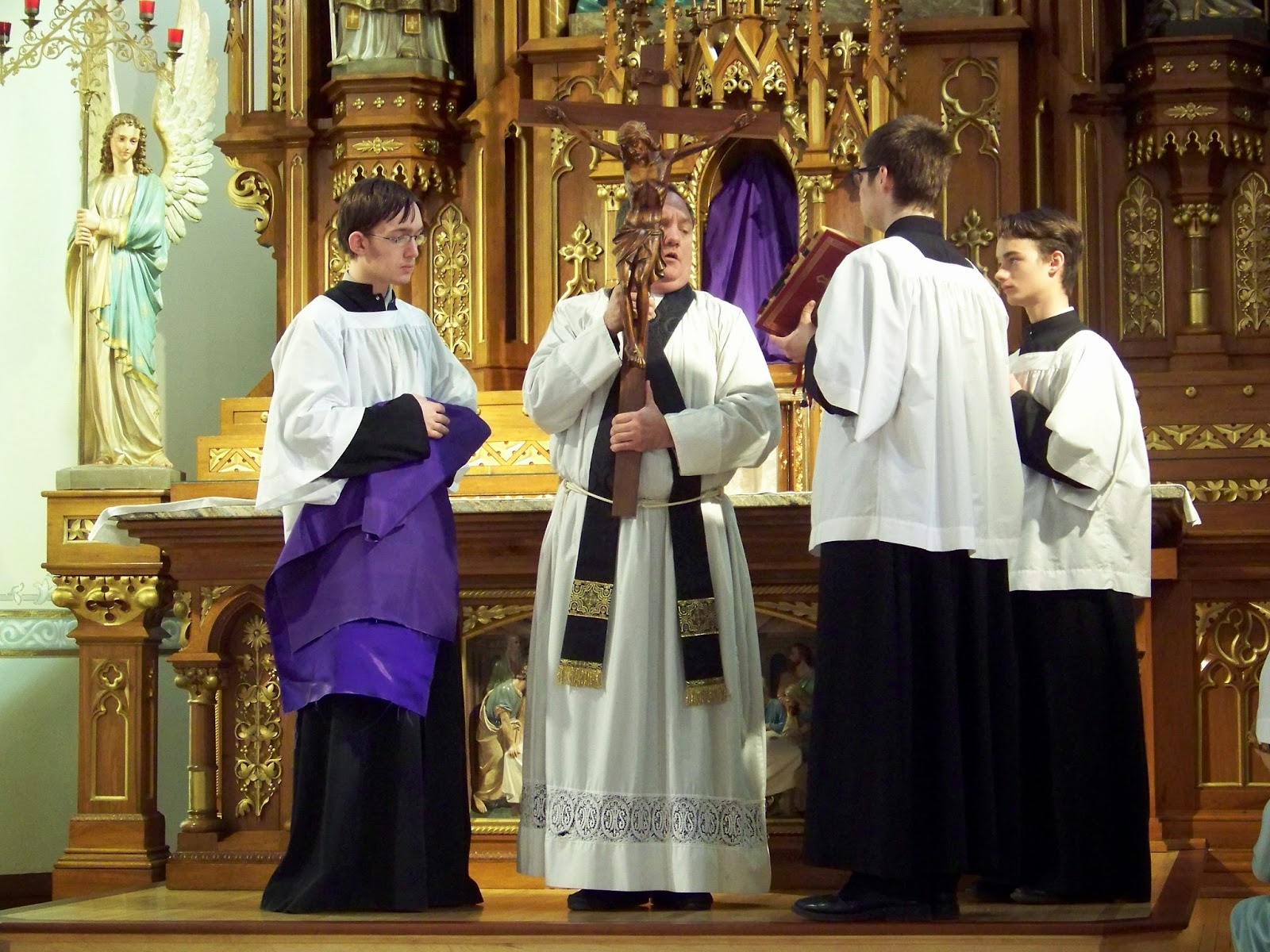 The Badger Catholic: Photos: Sacred Triduum and Easter Sunday in the La ...